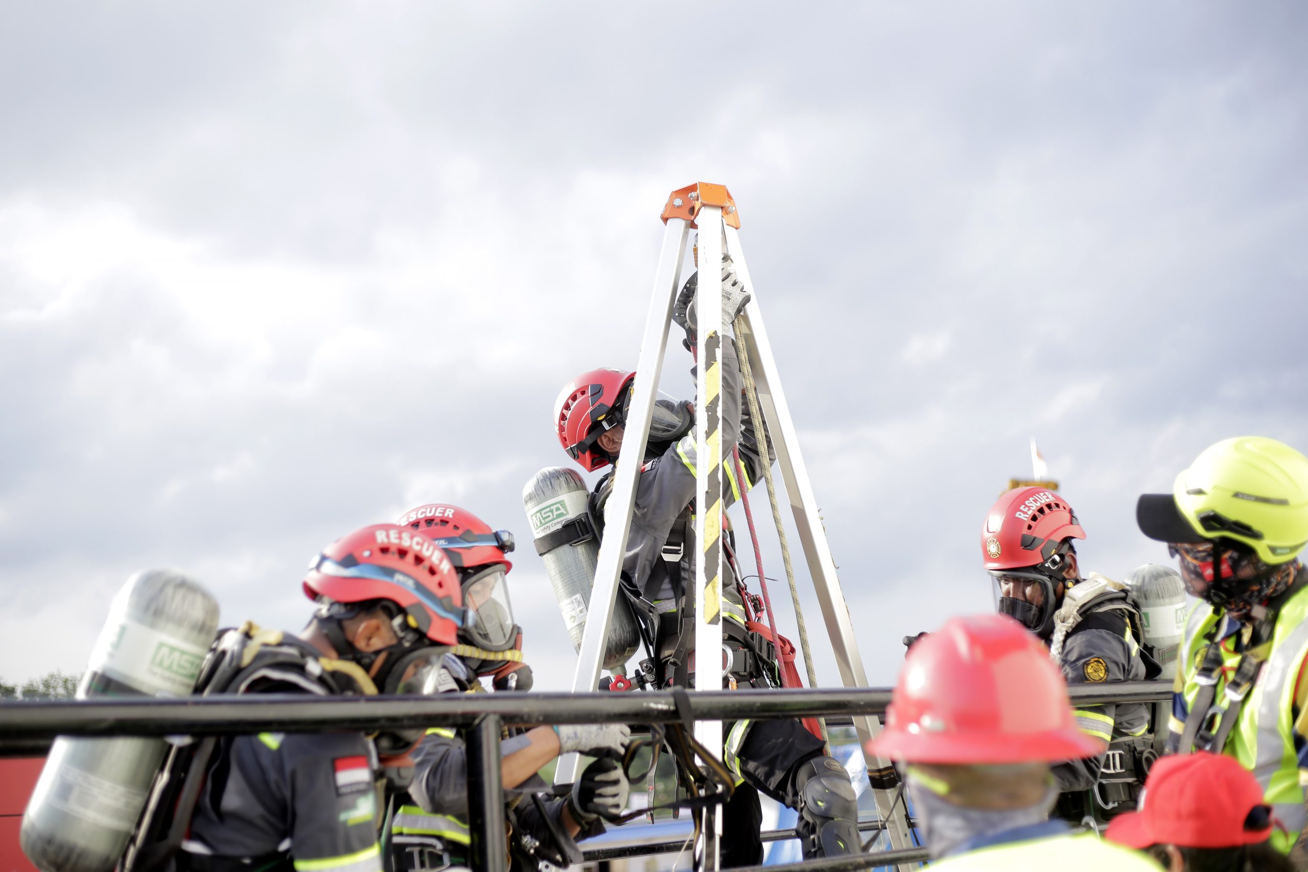 CHALLENGE 03: CONFINED SPACE RESCUE (CSR) - Indonesia Fire and Rescue ...